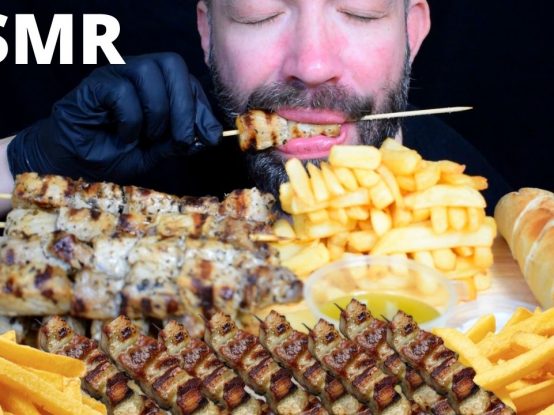 ASMR EATING GREEK STREET FOOD SOUVLAKI GYRO TZATZIKI DIP - YANNIS ASMR